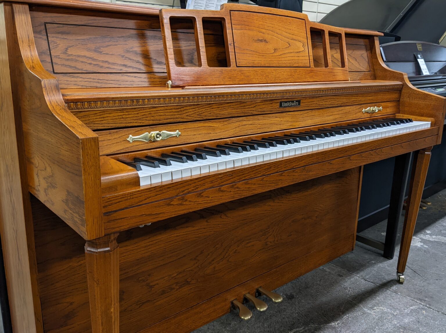 Baldwin Console in Walnut #1428033 - DC Piano Company